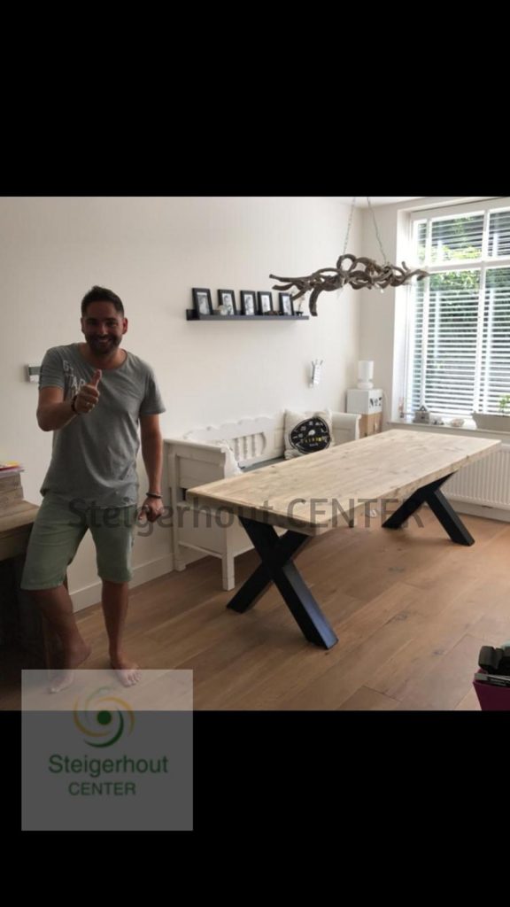 Industriële eettafel x-poot original - Steigerhoutcenter