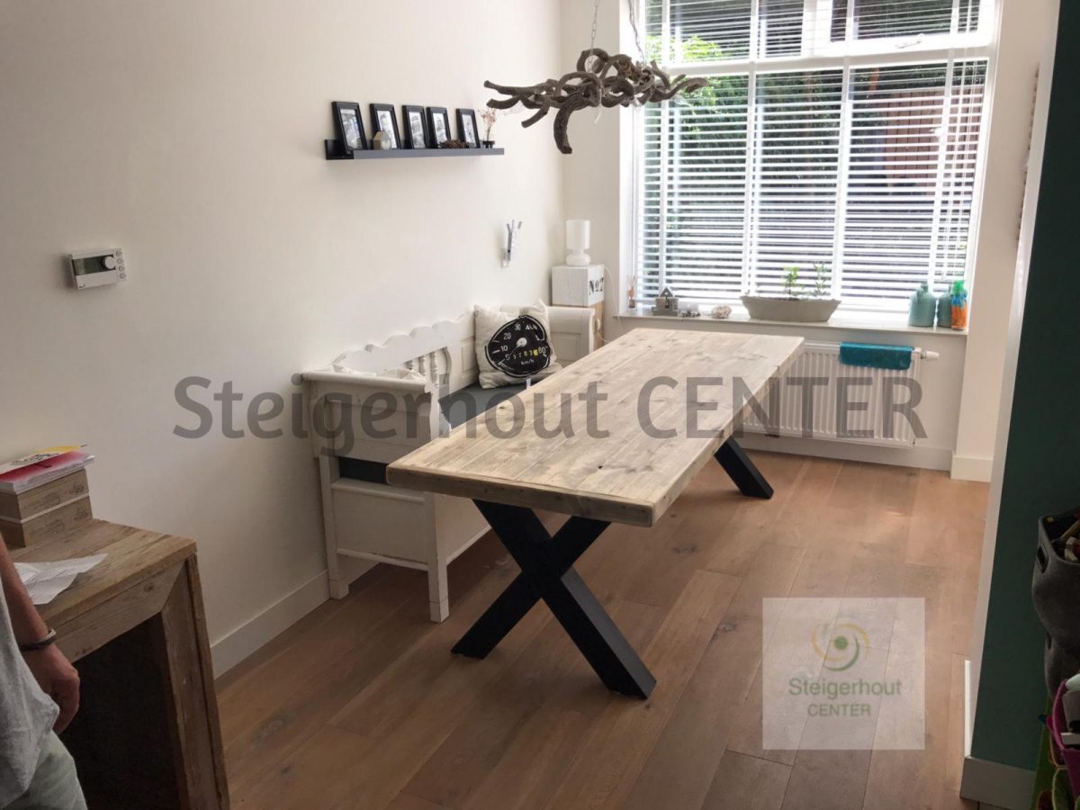 Industriële eettafel x-poot original - Steigerhoutcenter